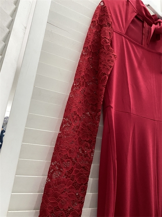 Mono flaco con recorte de parche de encaje de croché