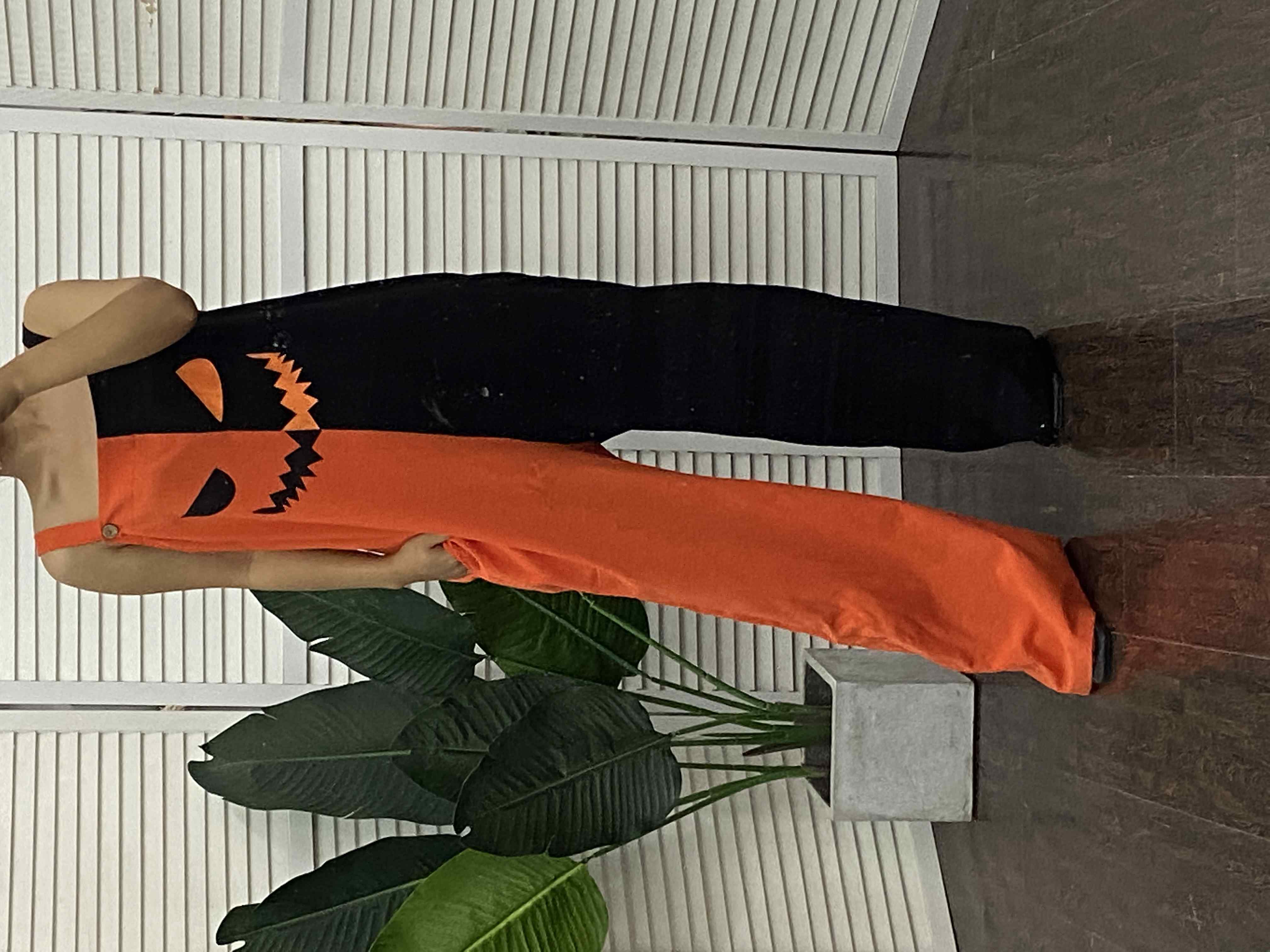 Macacão Suspensório com Impressão de Rosto Assustador Halloween Colorblock