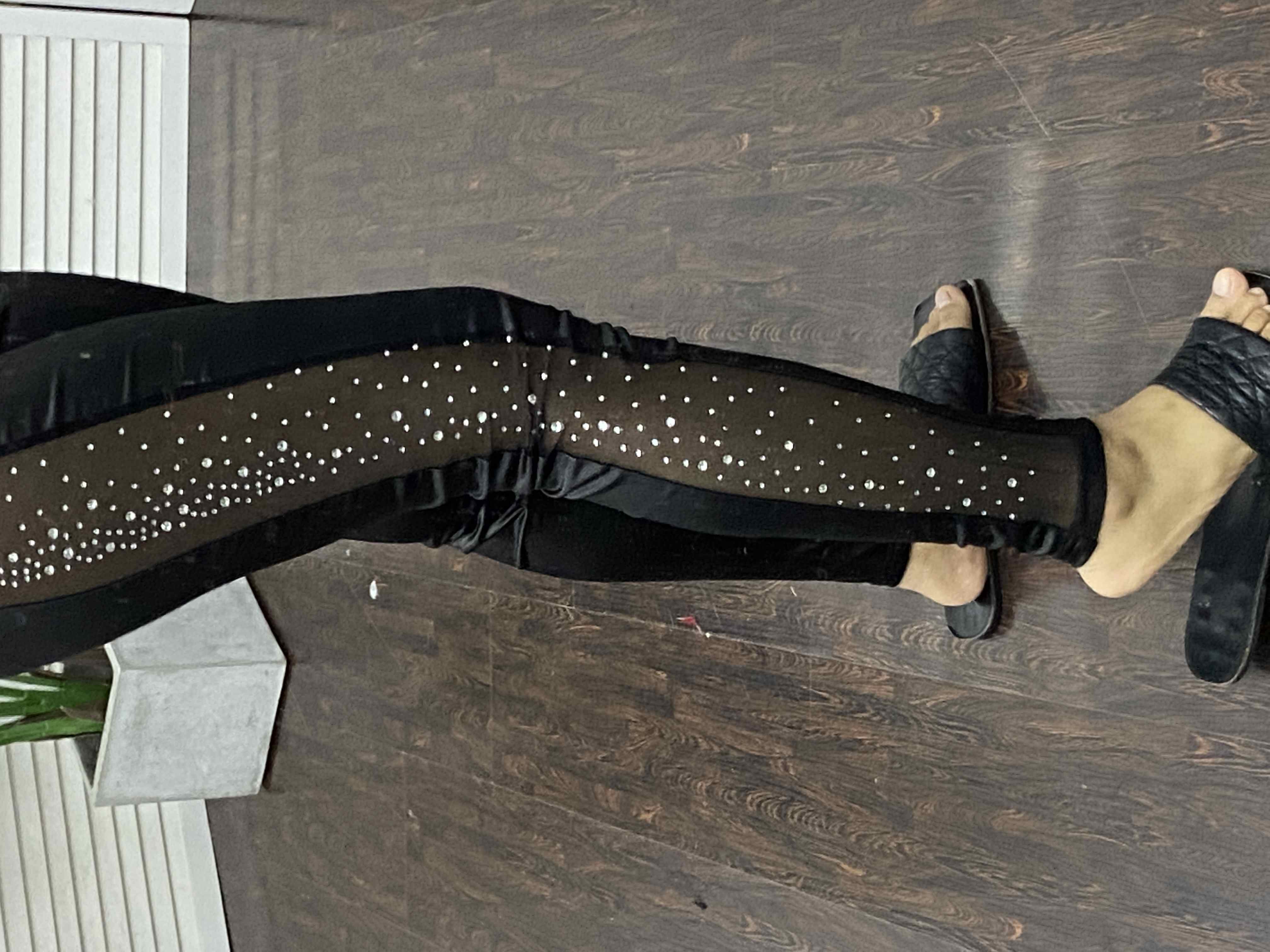 Pantalon skinny taille haute en mesh contrastant avec strass