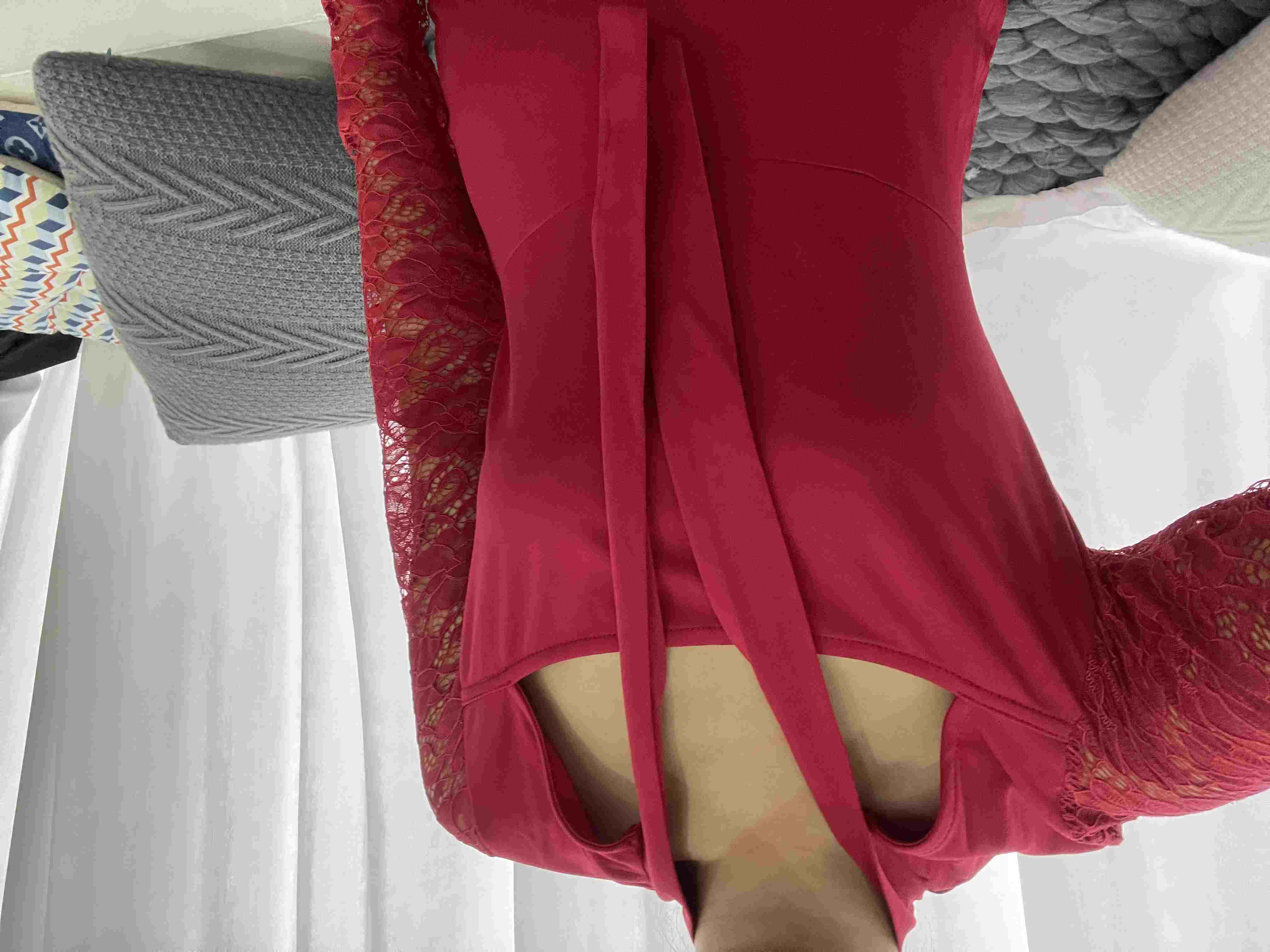 Mono flaco con recorte de parche de encaje de croché