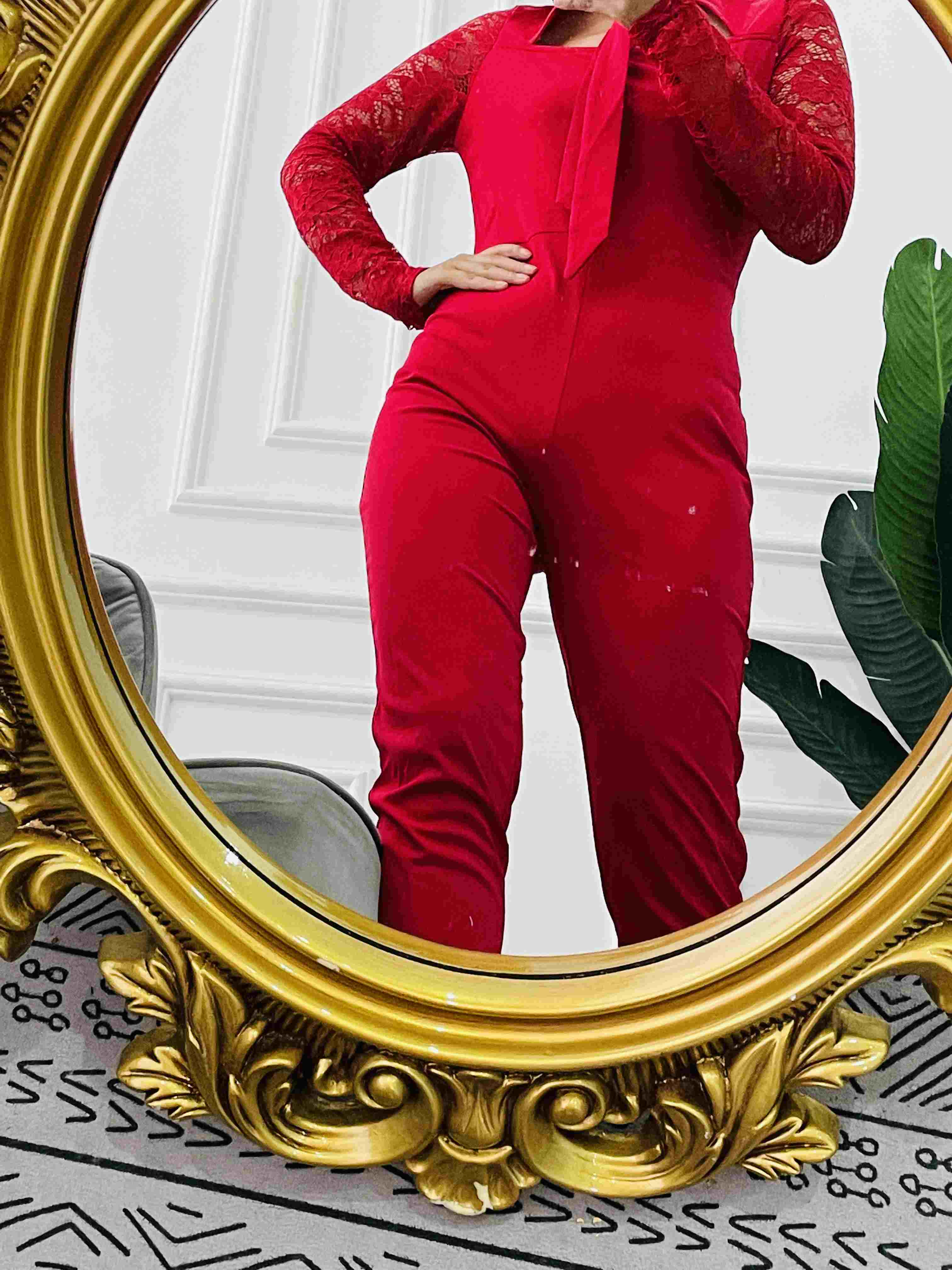 Mono flaco con recorte de parche de encaje de croché