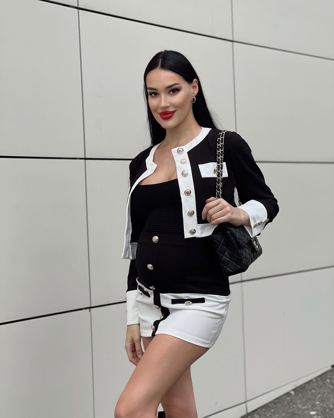 Farbblock-Set mit O-Neck-Mantel und geknöpftem Rock