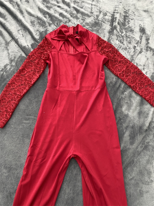 Mono flaco con recorte de parche de encaje de croché