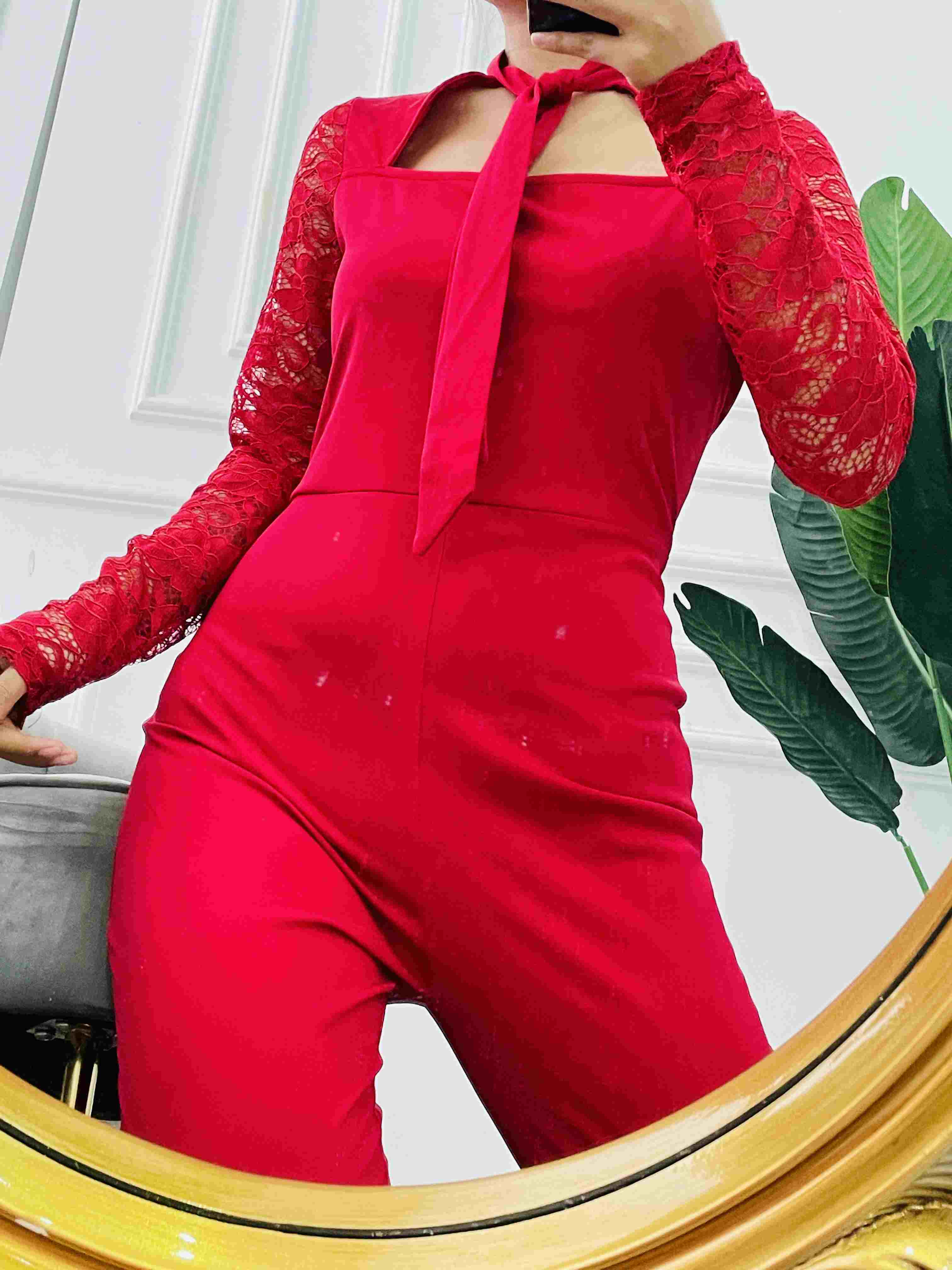 Mono flaco con recorte de parche de encaje de croché