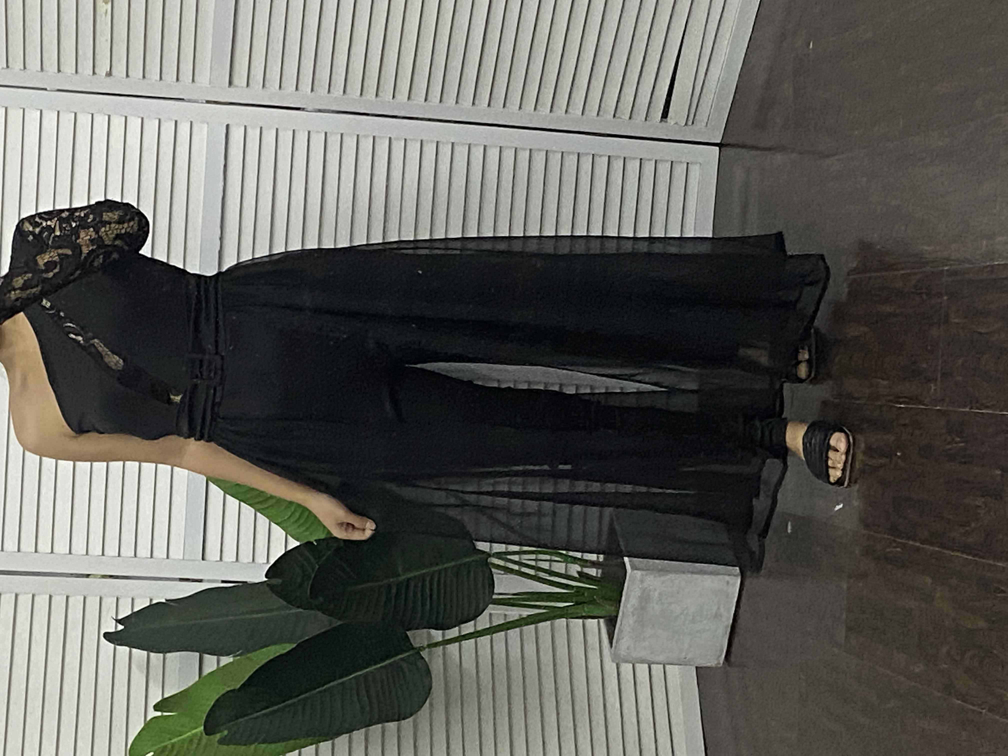 Combinaison superposée en maille transparente à une épaule en dentelle ...