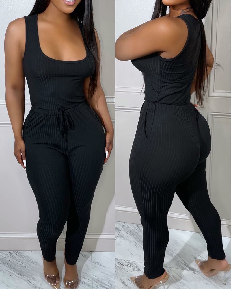 Jumpsuit i midjen uten erme med u-hals