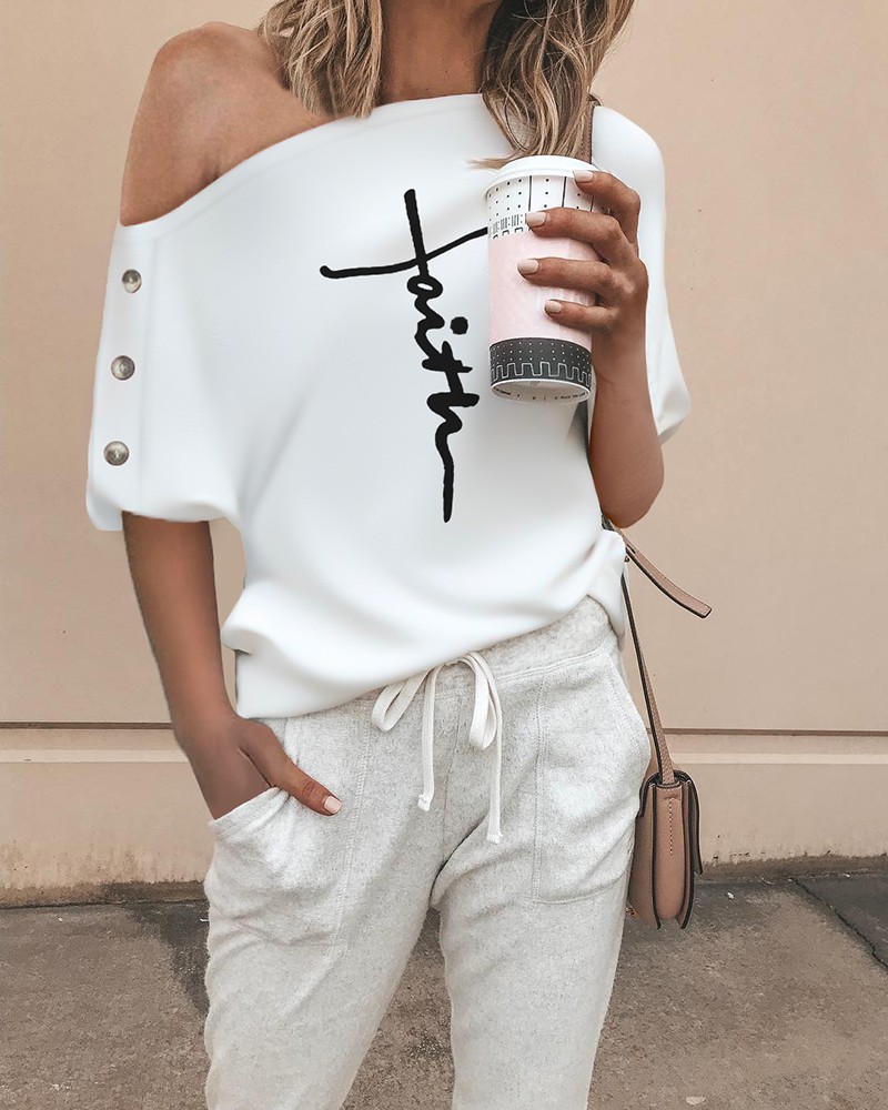 Slash Neck Studded Slogan Print -t-paita